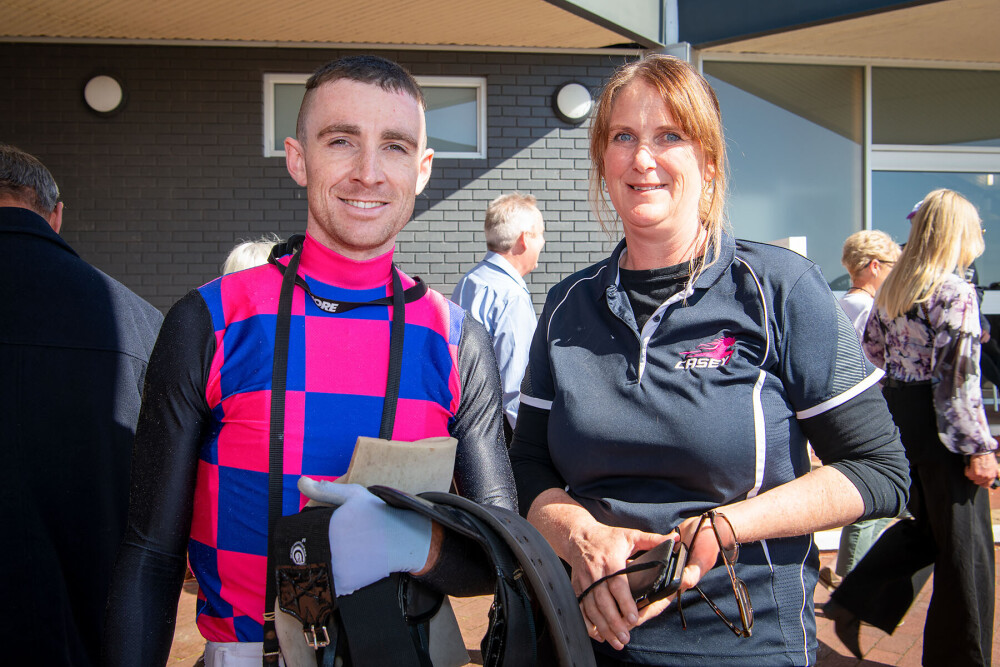 Parnham's class shines as Hanchi strolls and Scully fights