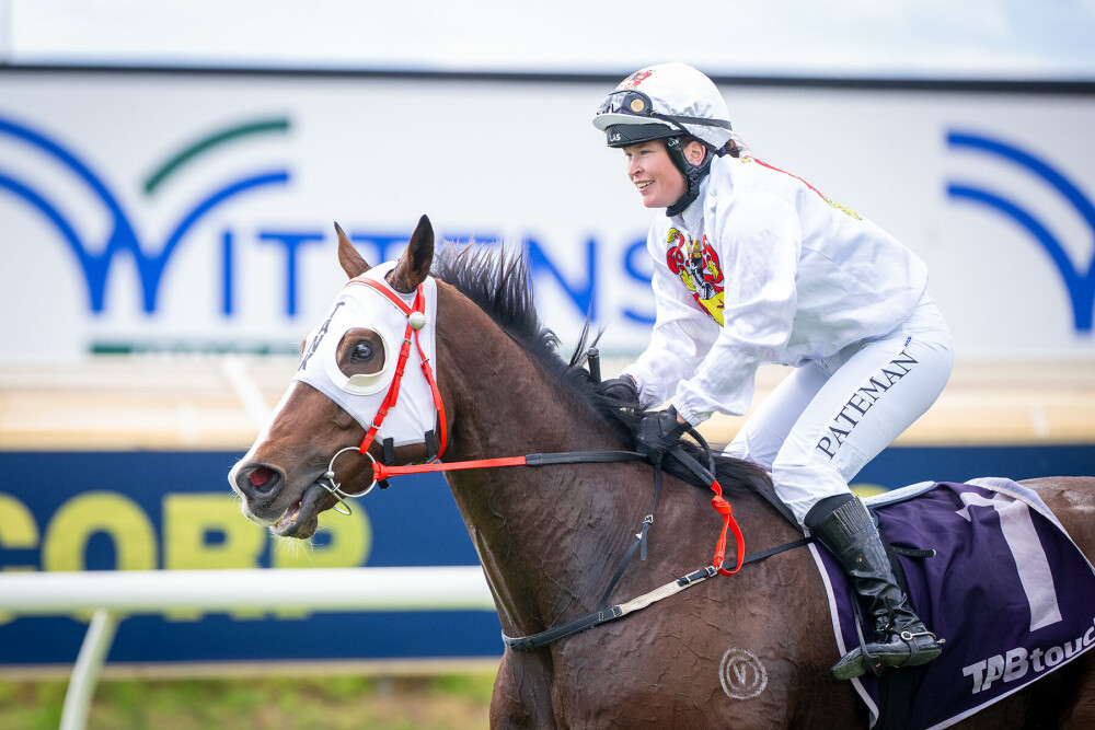 Pateman powers to Country Racing Crown